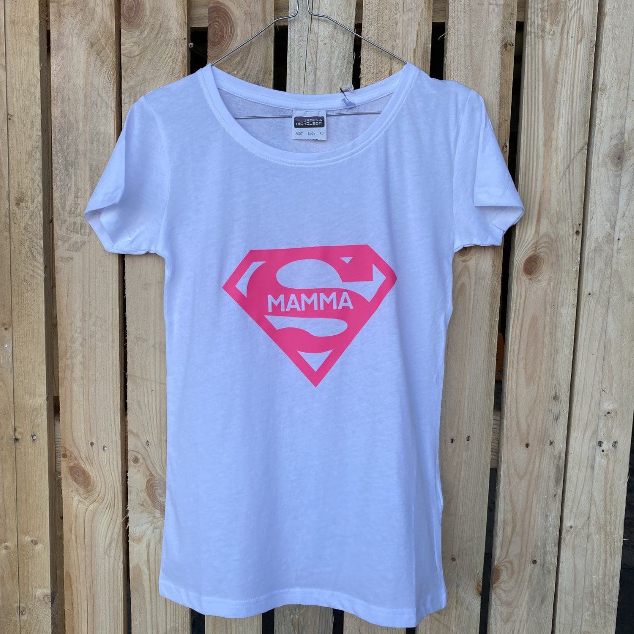 T-shirt MAMMA (super logo) hvít v/pink prent – Berglon